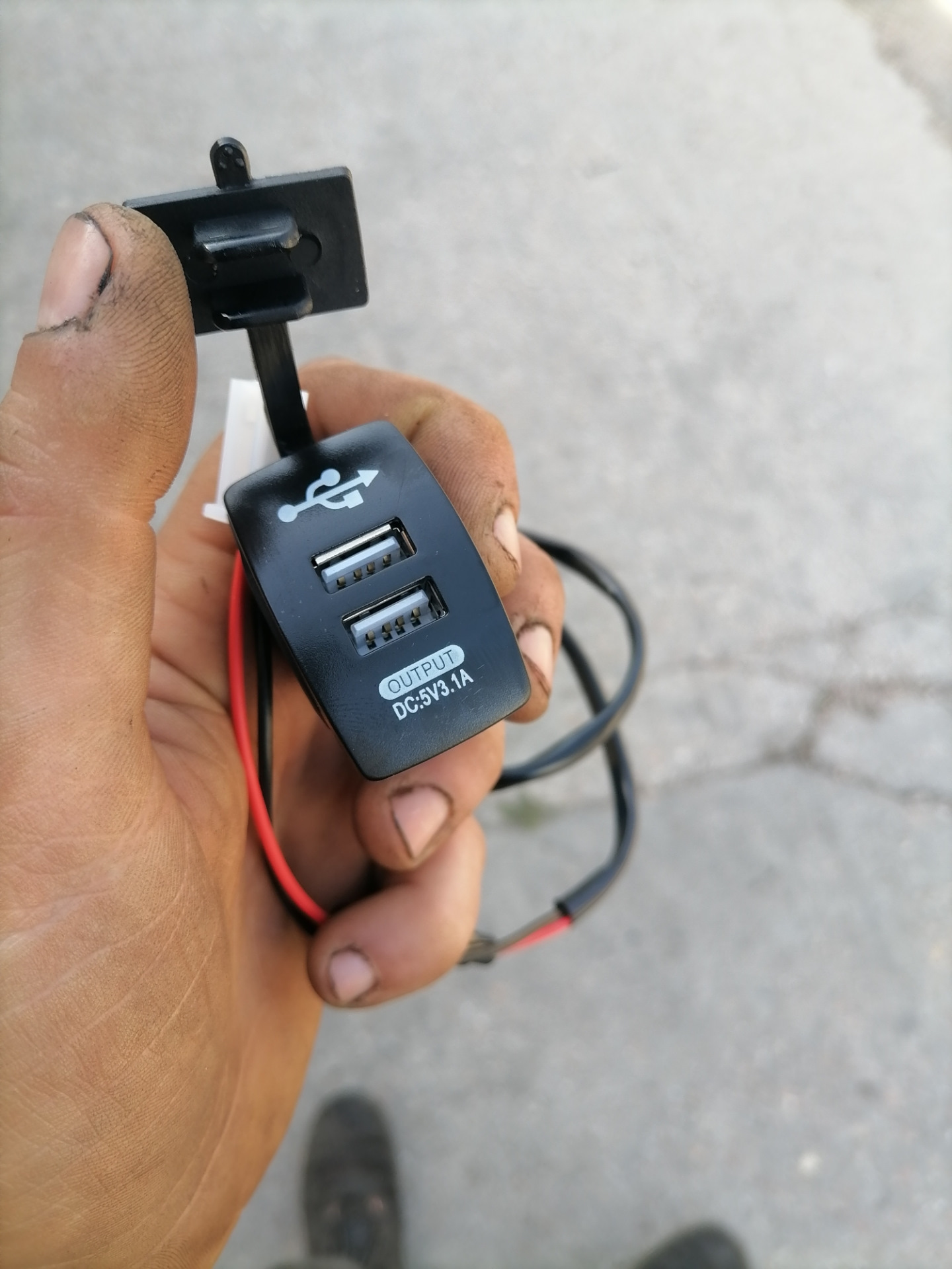 Мелочь, а нужная. USB-розетка — Mercedes-Benz E-Class (W124), 2,3 л ...