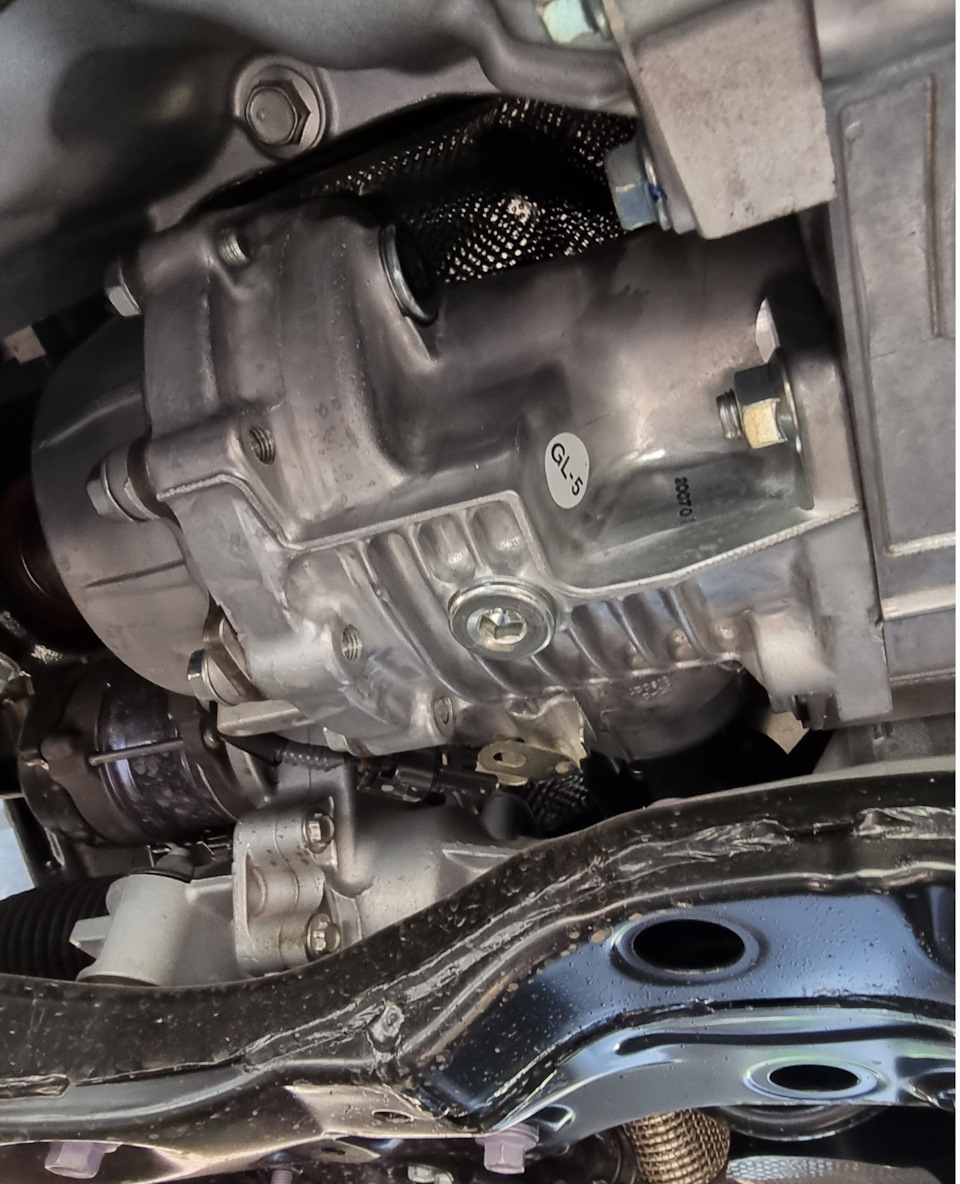 Заменил масло в раздатке и заднем редукторе. — Toyota RAV4 (5G), 2,5 л ...