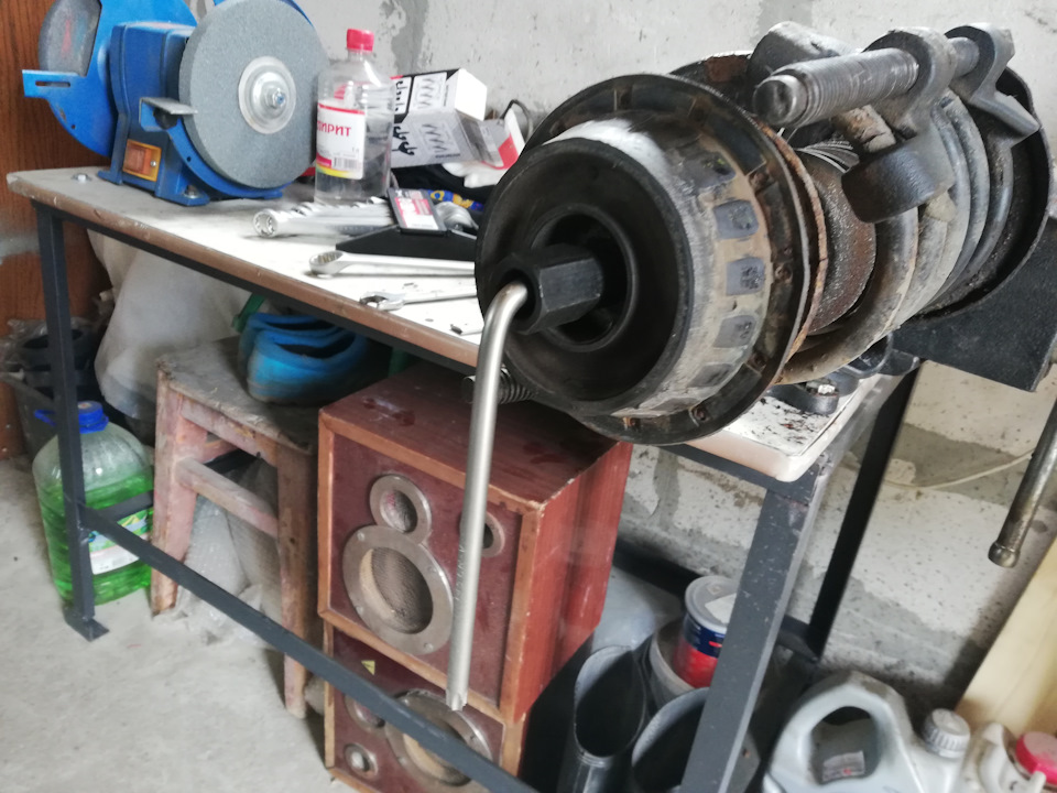 Замена передних амортизаторов и пружин — Volkswagen Passat Variant (B3 ...