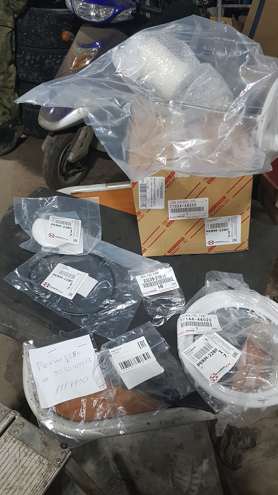 Замена топливного фильтра. — Toyota Highlander (XU40), 3,5 л, 2013 года ...