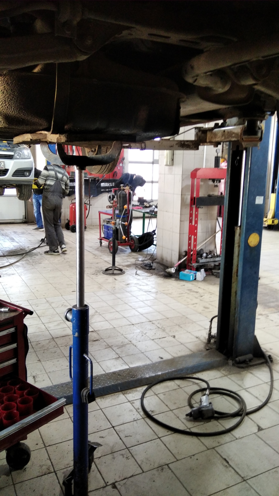 Замена адсорбера — KIA Ceed SW (1G), 1,6 л., 2008 года | визит на ...