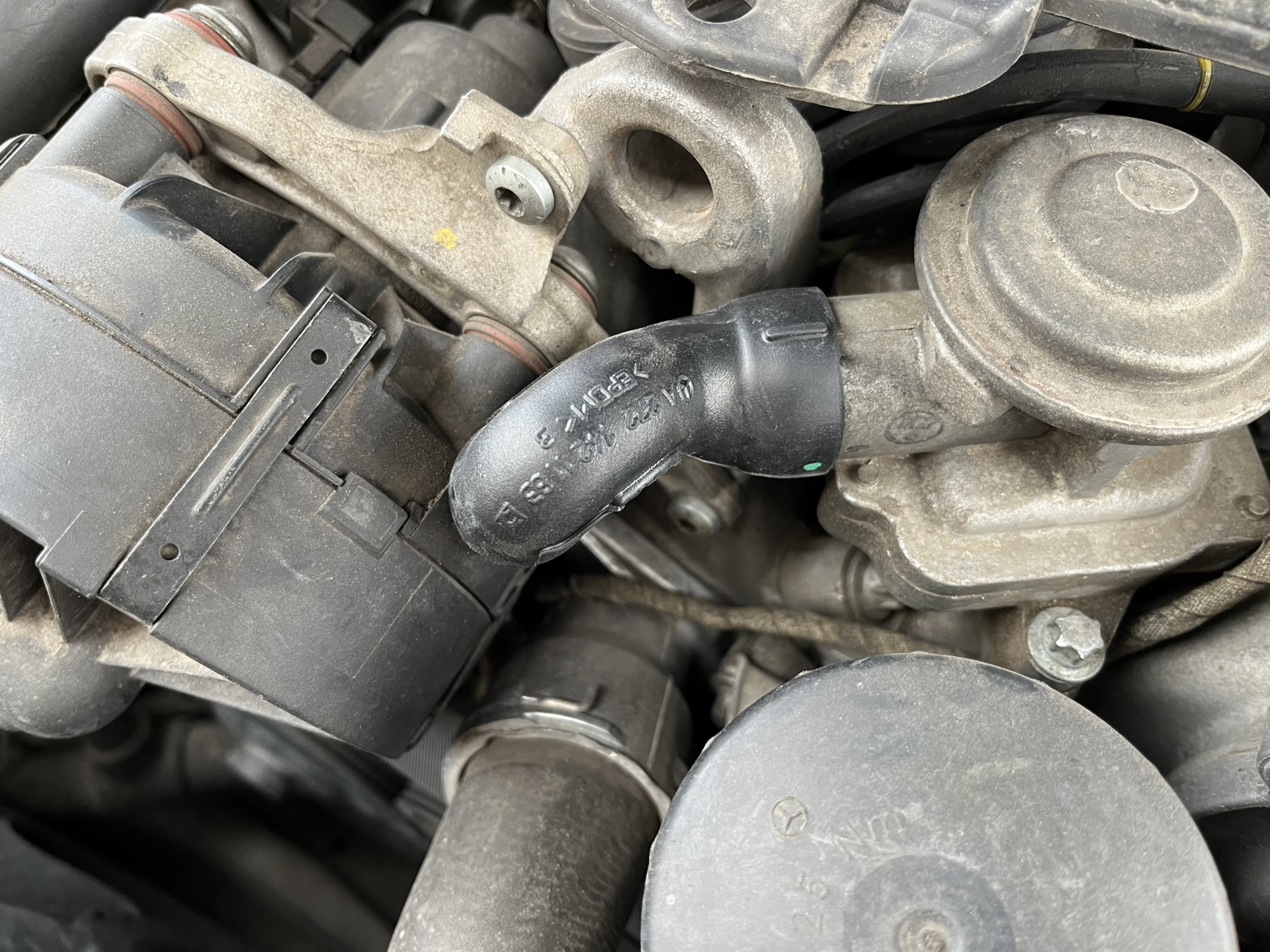 Замена шланга воздушного насоса m272 — Mercedes-Benz C-Class (W203), 2 ...