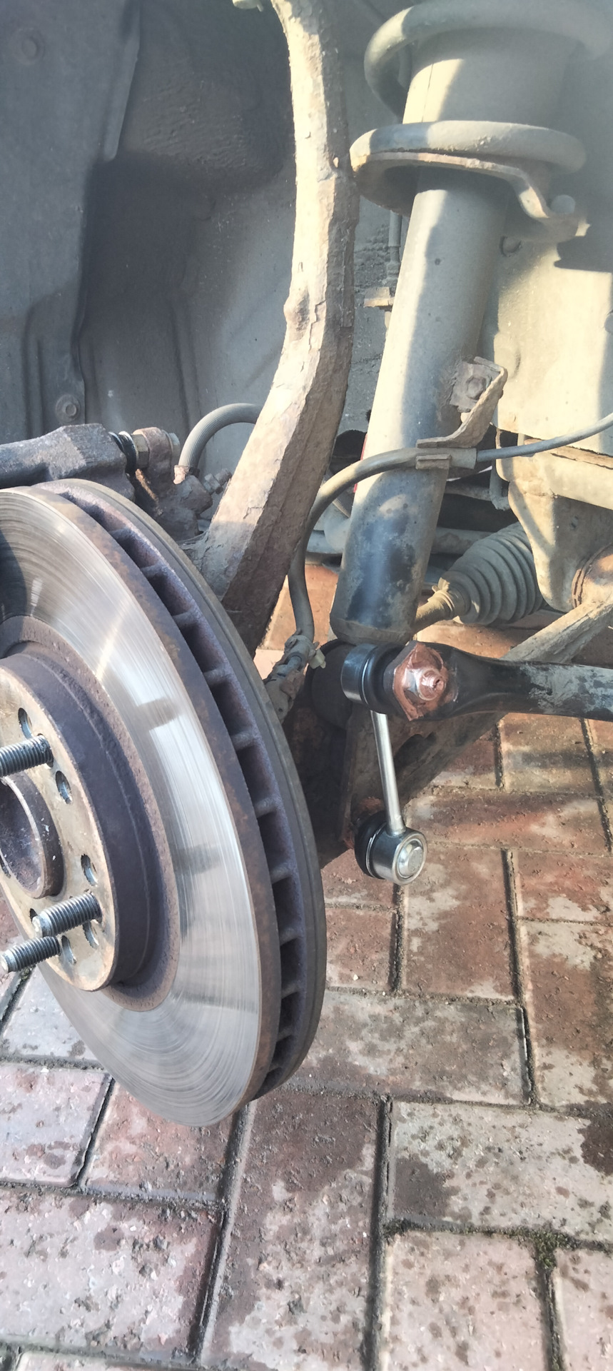 Стойки стабилизатора и шаровые опоры — Lexus IS I, 2 л, 2004 года ...