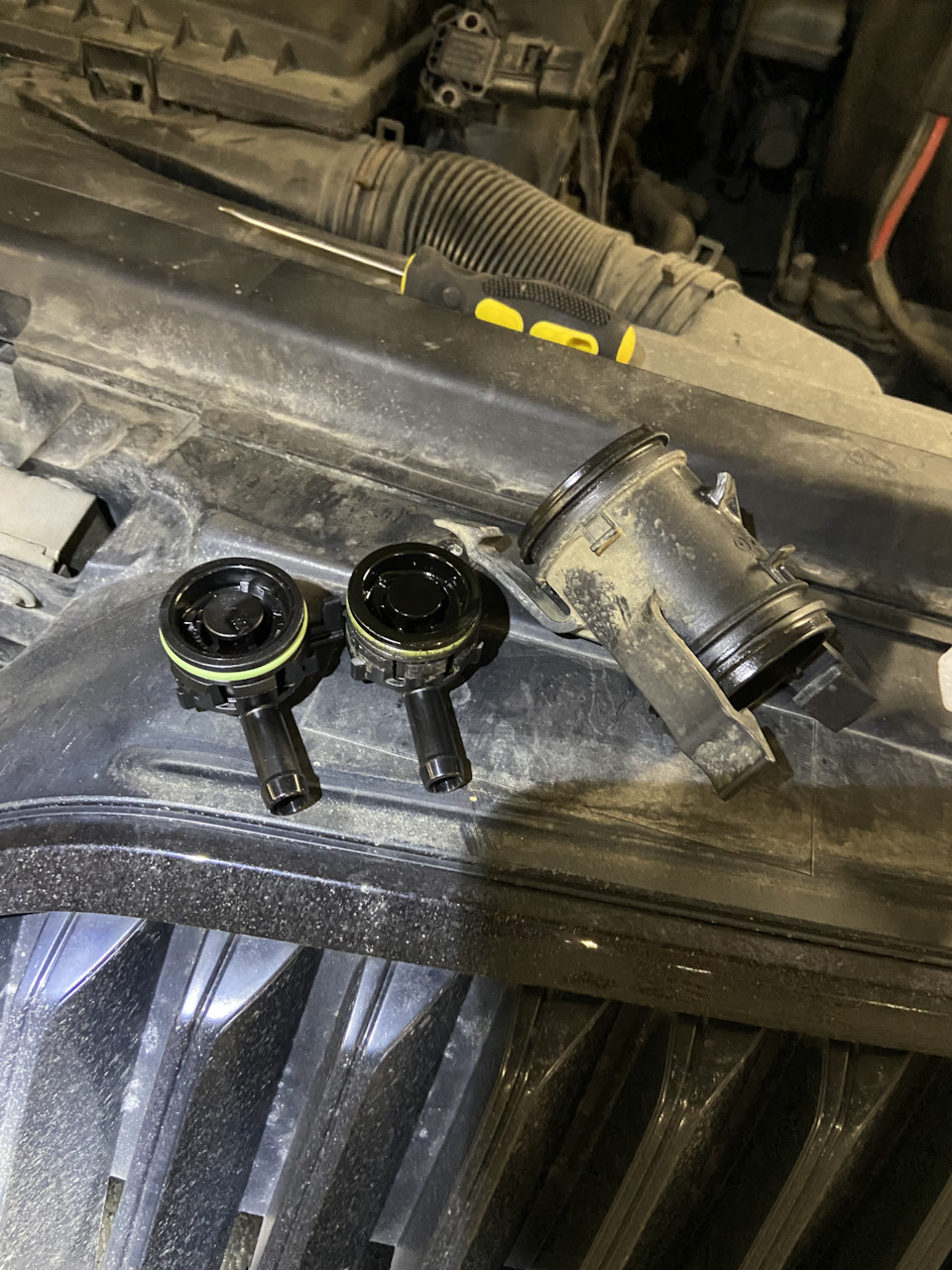 Замена ЕГР, клапан вентиляции картерных газов (КВКГ) (PCV) на шкоде ...