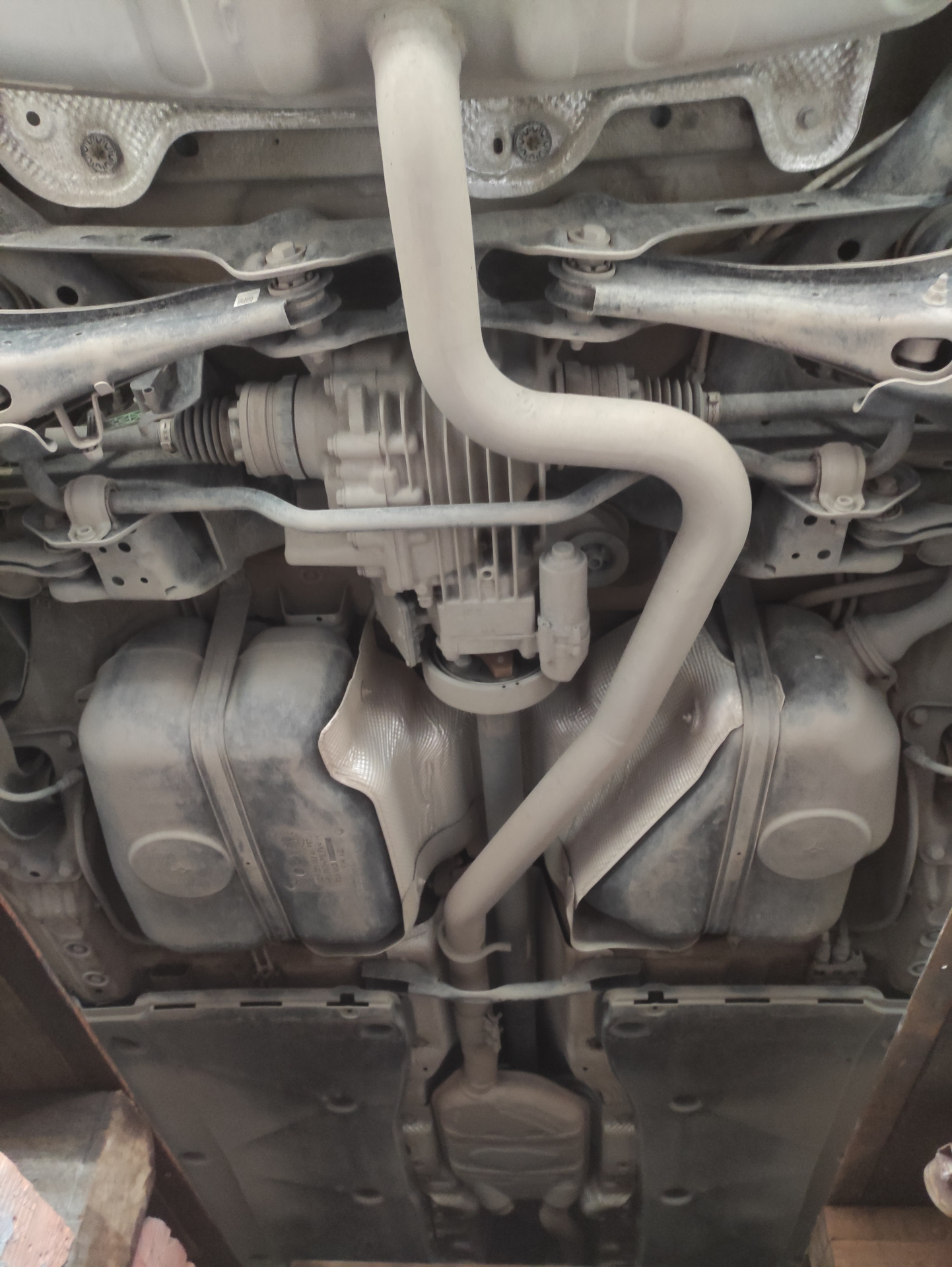 Дополнительные пыльники днища (ч.2 — установка) — Volkswagen Tiguan (2G ...
