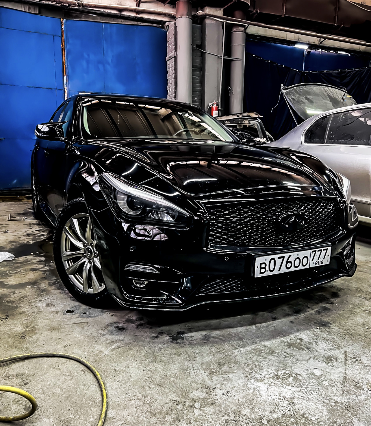 Установили расширенные пороги — Infiniti Q70, 3,7 л, 2015 года | стайлинг | DRIVE2