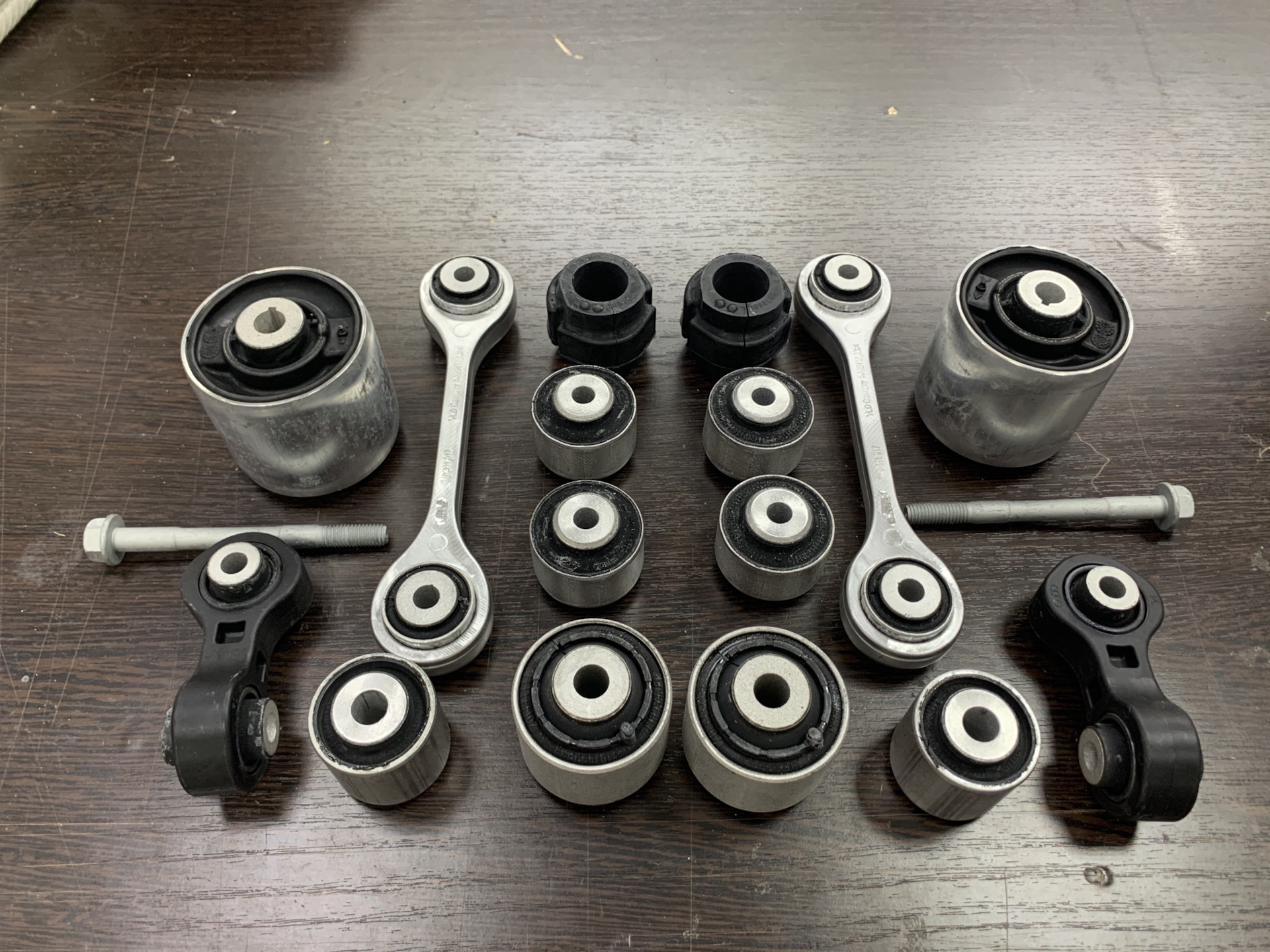 Замена сайлентблоков в кривых нижних рычагах — Audi A8 (D4), 3 л, 2014 ...