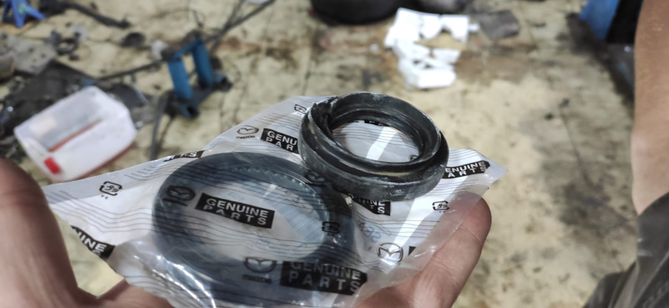 Сальник привода левый — Mazda CX-9 (2G), 2,5 л, 2019 года | запчасти ...