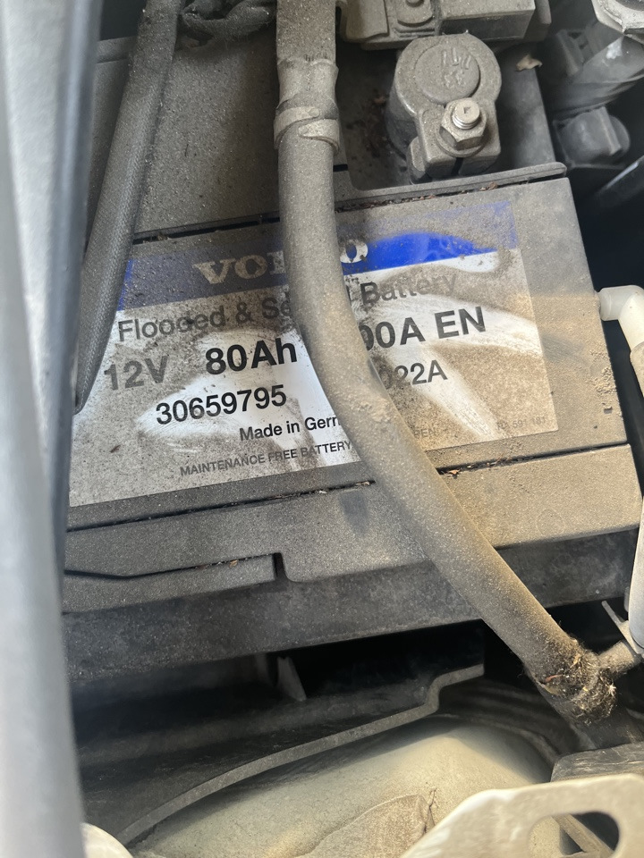 Замена аккумулятора Volvo s60 — Volvo S60 (2G), 2,5 л, 2012 года ...