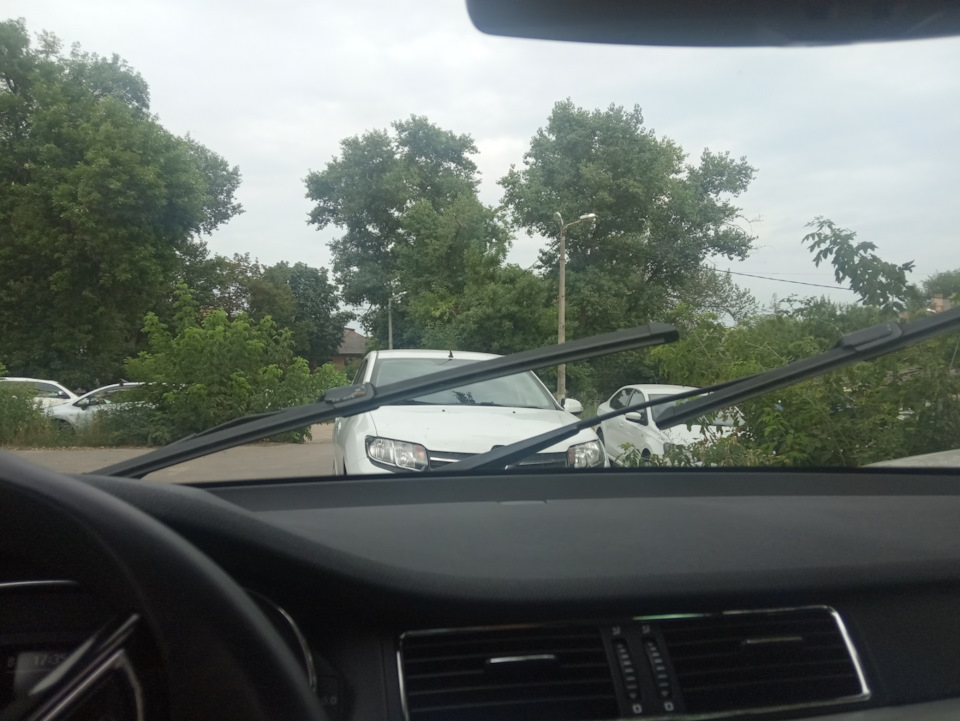 Ох уж эти "дворники"… — Skoda Superb Combi (Mk2), 2 л, 2011 года ...