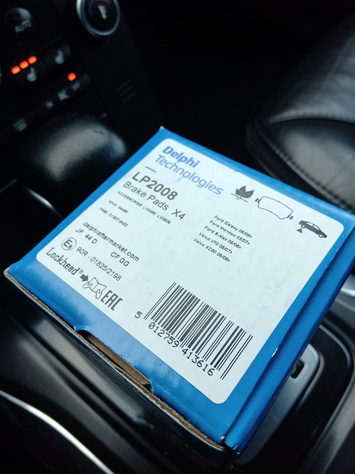 Комплект на замену задних тормозов — Volvo XC70 III, 2,4 л, 2010 года ...