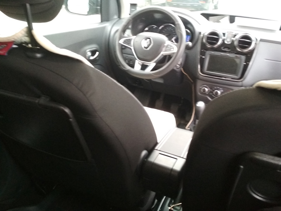 Подлокотник 8201661080 — Renault Dokker, 1,6 л, 2019 года | аксессуары ...