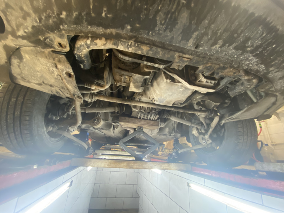 Замена сайлентблков подрамника — Volkswagen Passat B5, 1,6 л, 1997 года ...