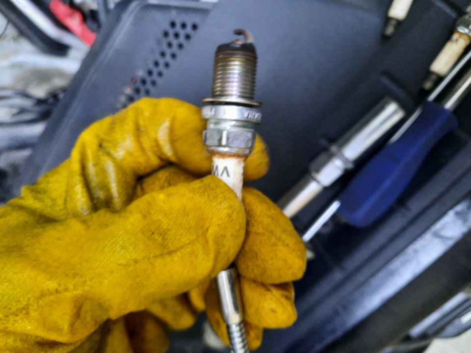 Замена свечей зажигания, катушек, воздушного фильтра и отбойников ...