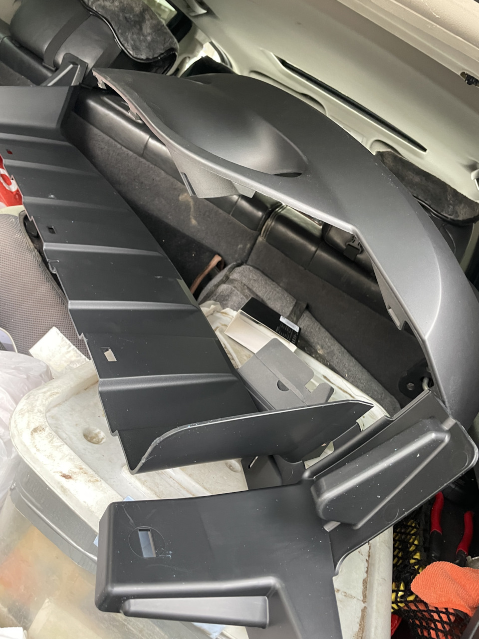 68033747AA Крепление накладки бампера CHRYSLER | Запчасти на DRIVE2