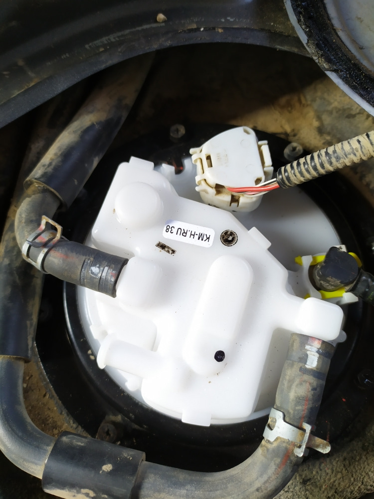 Замена топливного фильтра — Lexus ES (XV60), 2,5 л, 2013 года | своими ...