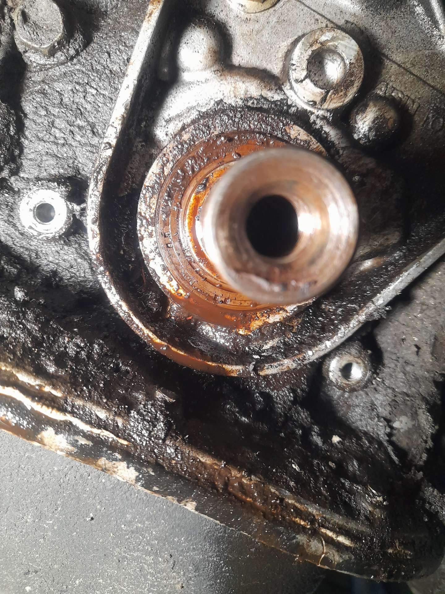 Замена сальника колена — Toyota Sprinter Carib (AE110G), 1,6 л, 1998 ...