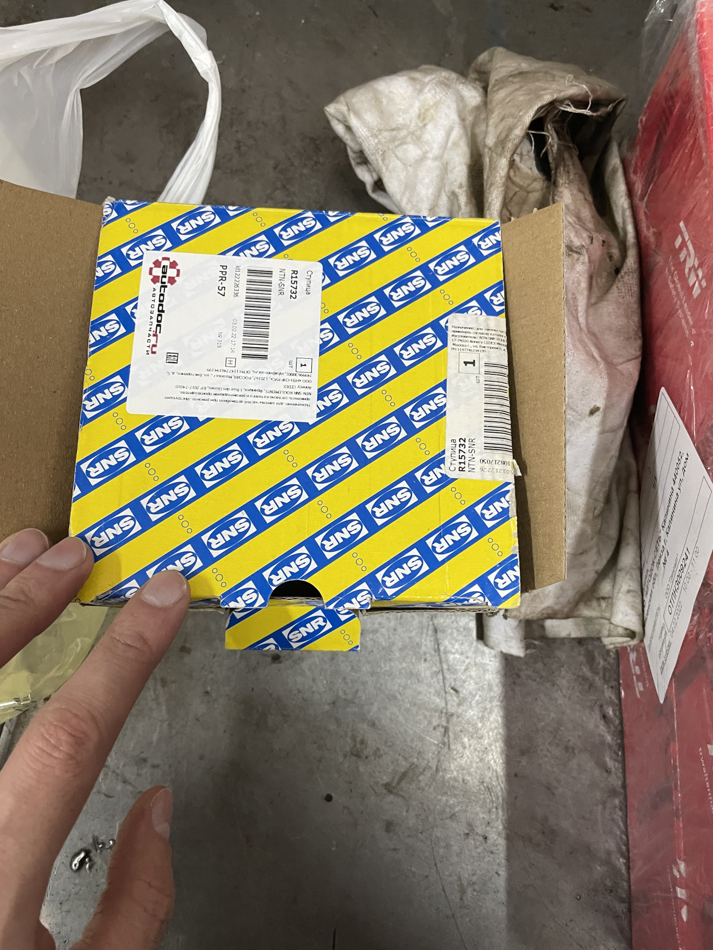 #21 Замена левой передней ступицы, стойки стабилизатора — Skoda Rapid ...