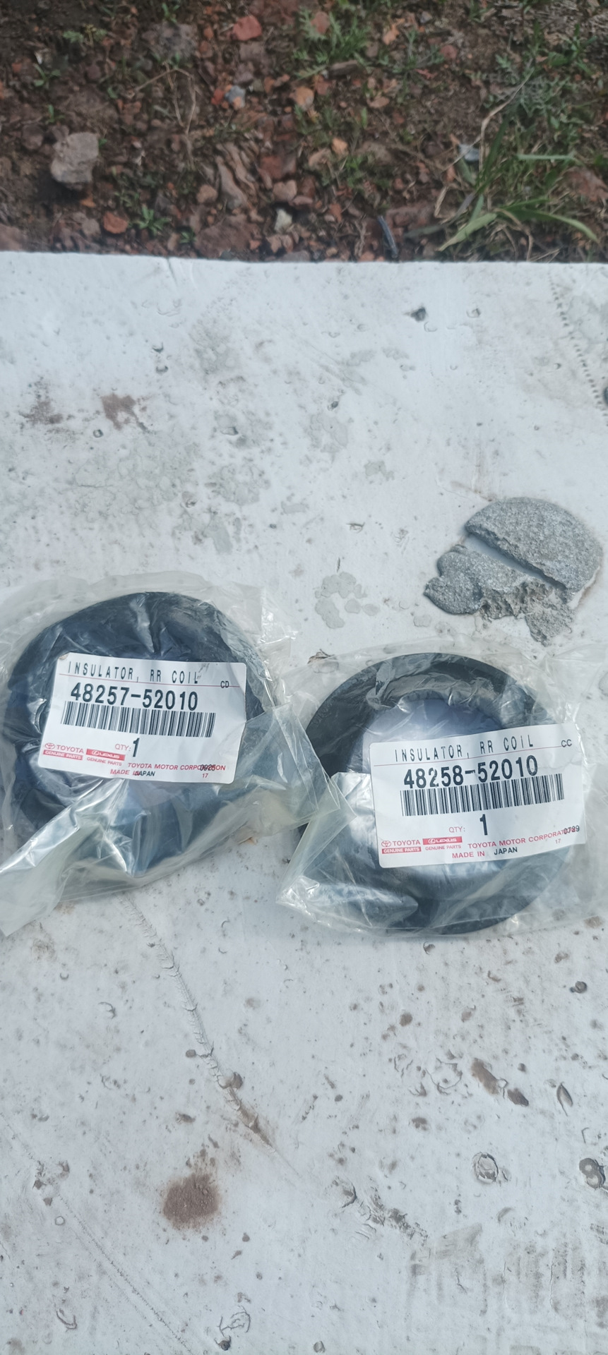 #19. Замена пыльника амортизатора — Toyota ist (1G), 1,3 л, 2004 года ...