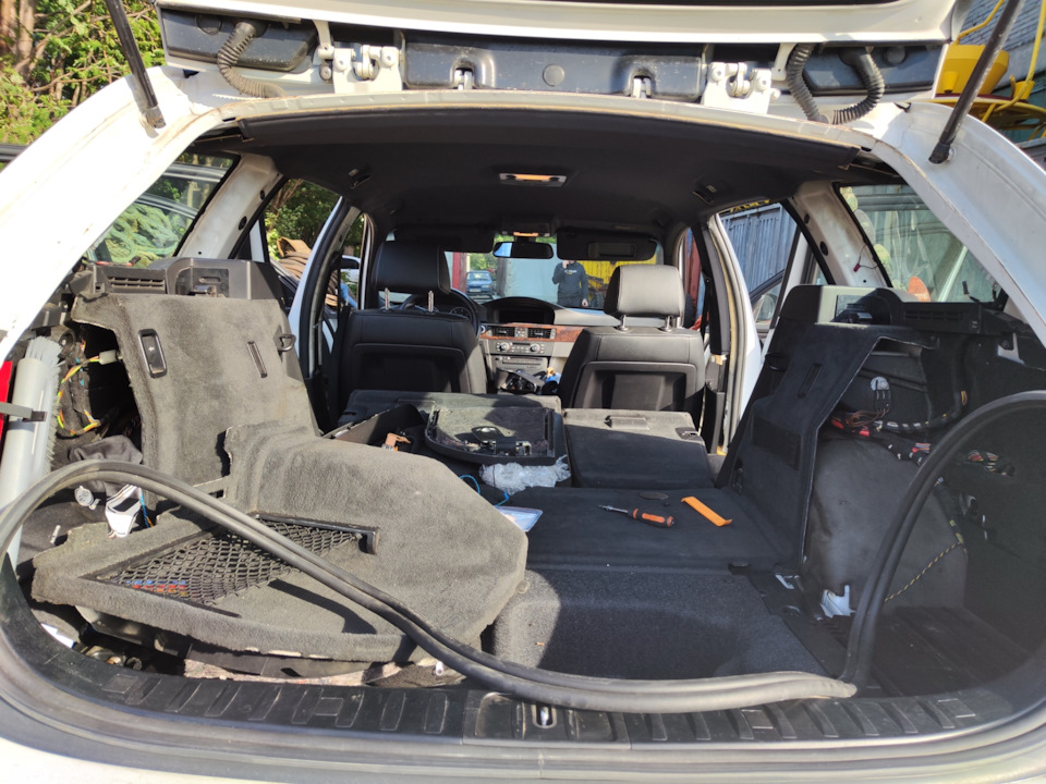 Установка потолочных динамиков е91. Финальный штрих Logic 7. — BMW 3 ...