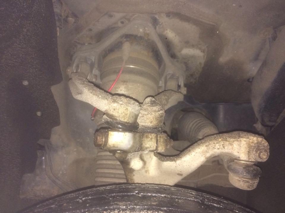 Верхние рычаги перед. подвески FL — Audi A6 Avant (C6), 3 л, 2006 года ...