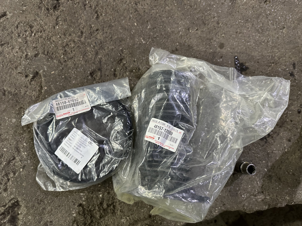 Замена пыльников, и передних колодок — Toyota Corolla RunX, 1,5 л, 2004 ...