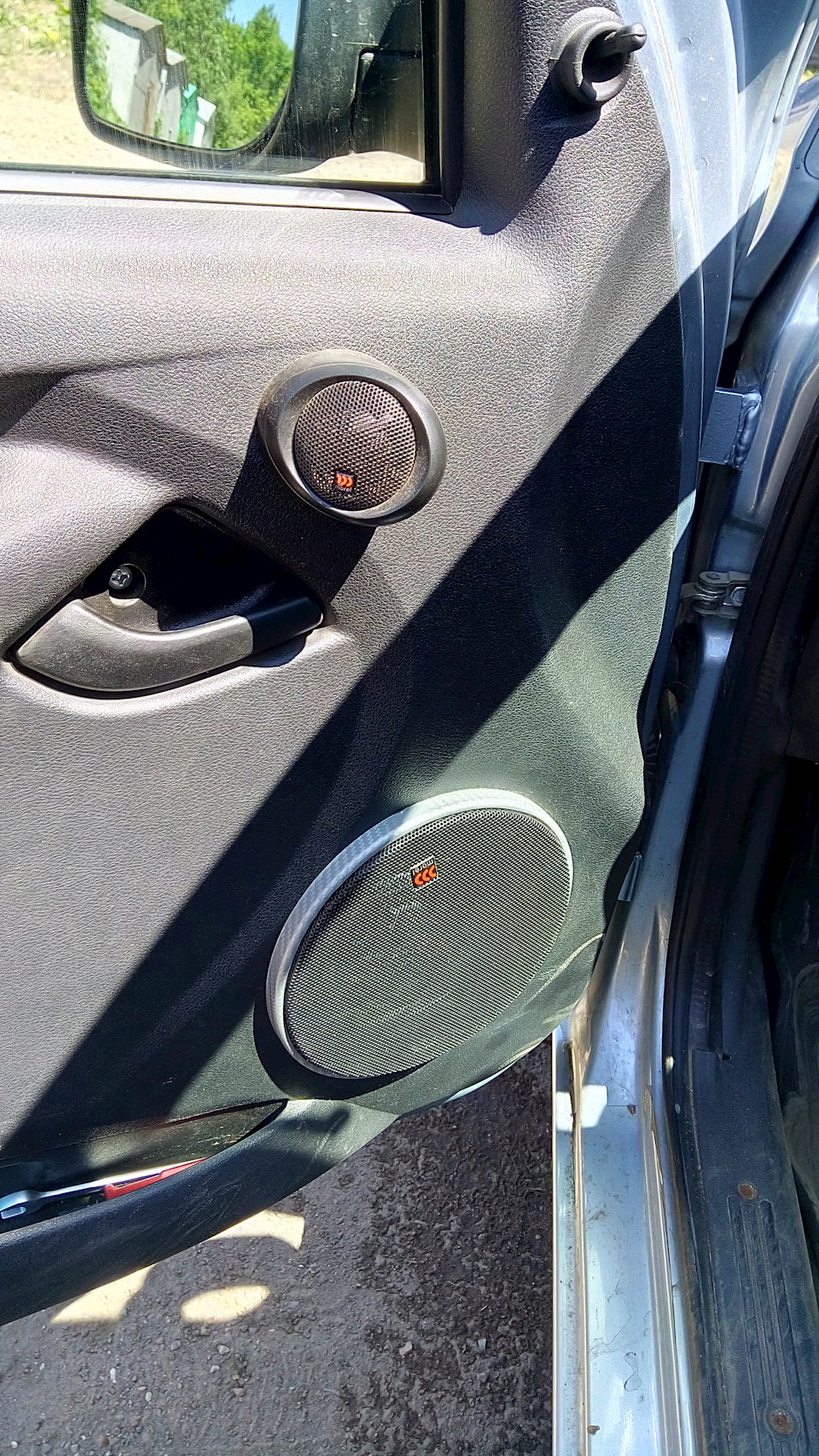 поставил колонки в передние двери — Lada Гранта (1G), 1,6 л, 2013 года ...