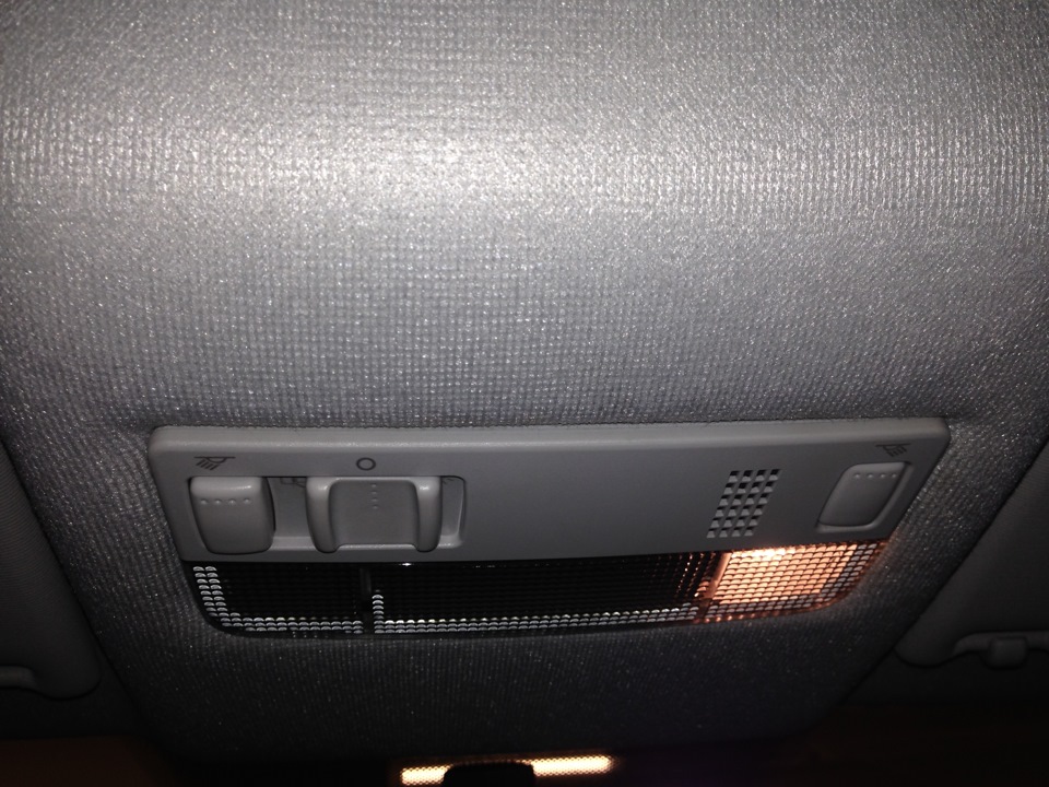 Установка плафона от Хетча — Volkswagen Polo Sedan, 1,6 л, 2013 года ...