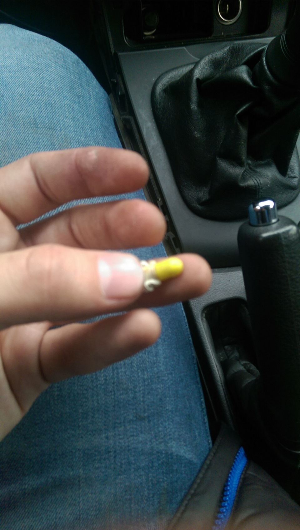 Замена лампочки подсветки. — Toyota Corolla (140/150), 1,4 л, 2007 года ...