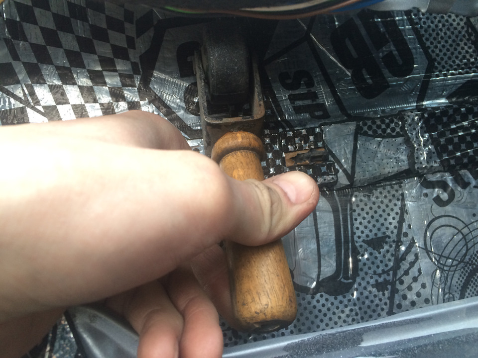 Ролик для прокатки шумки «очумелые ручки» — Peugeot 307, 1,6 л, 2002 ...