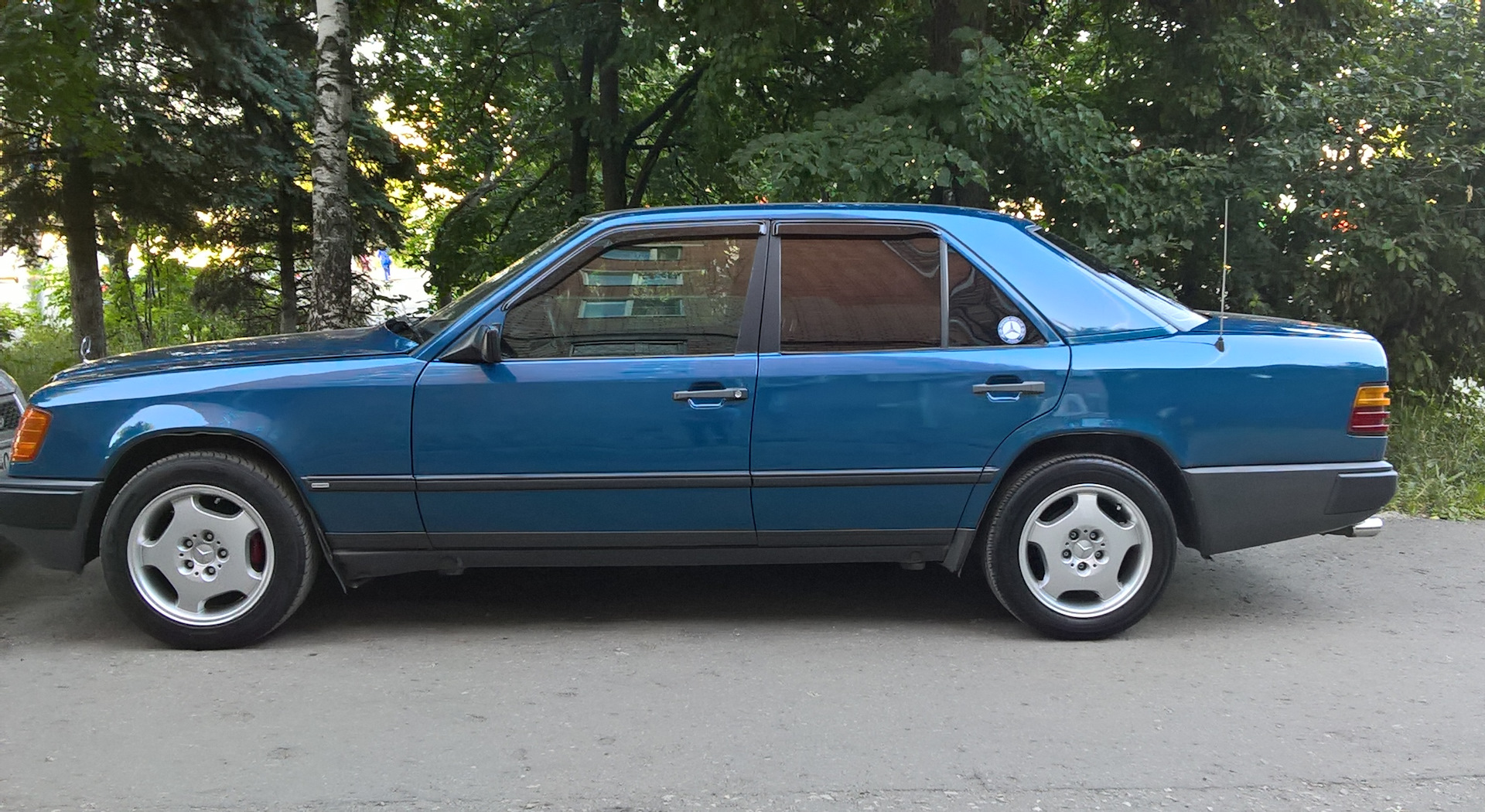 Вид моего w124 1985 года — Mercedes-Benz E-Class (W124), 2,3 л, 1985 года | фотография | DRIVE2