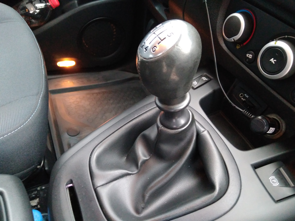 Кожух ручки КПП — Renault Scenic III, 1,6 л, 2010 года | тюнинг | DRIVE2