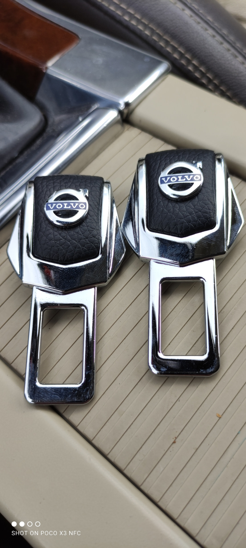 Заглушки — Volvo XC60 (1G), 2,4 л, 2012 года | аксессуары | DRIVE2