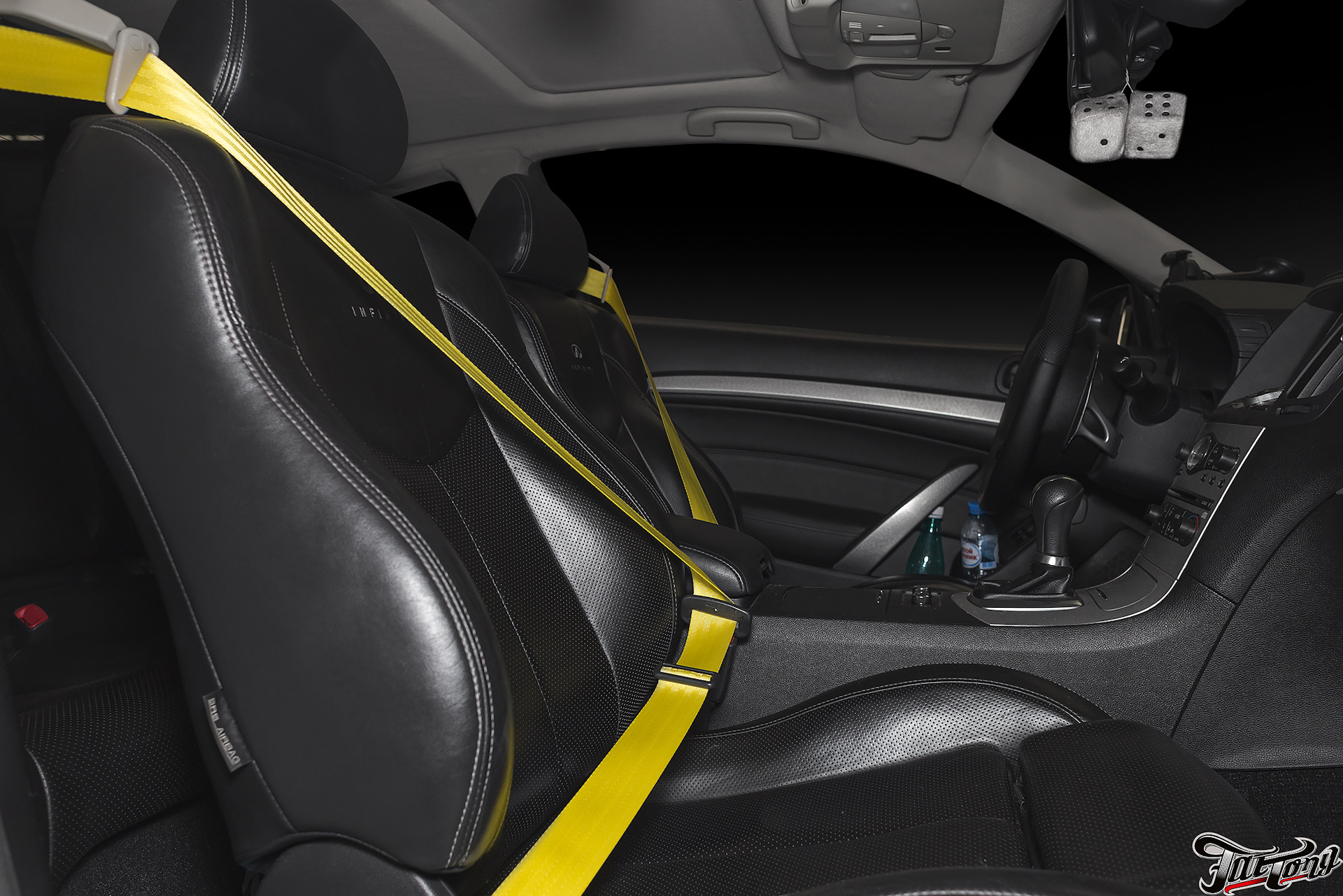 Infiniti G37 coupe. Установили желтые цветные ремни безопасности ...