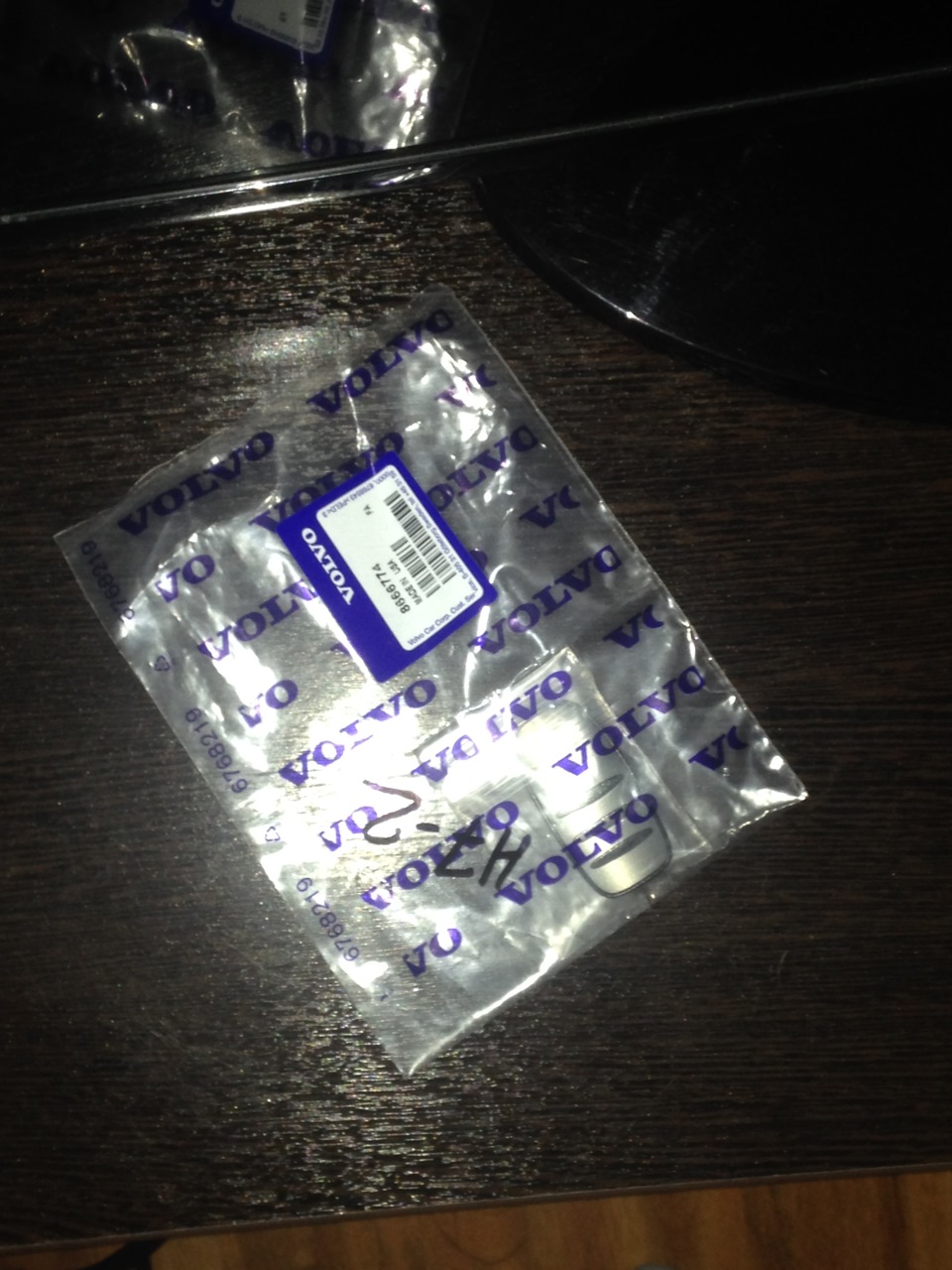 8666774 крышка Volvo | Запчасти на DRIVE2