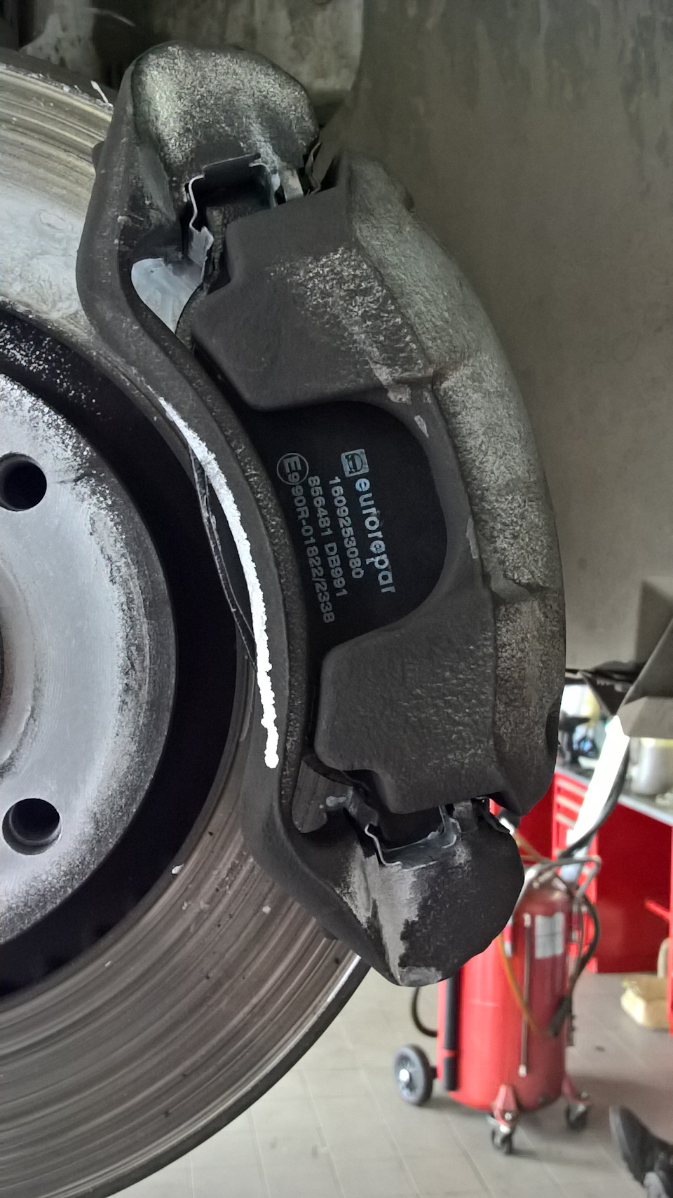 1609253080 Комплект тормозных колодок. Передняя ось Peugeot Citroen ...