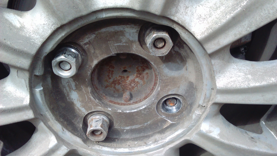 Обломлена шпилька колеса. — Hyundai Sonata IV (EF), 2 л, 2006 года ...