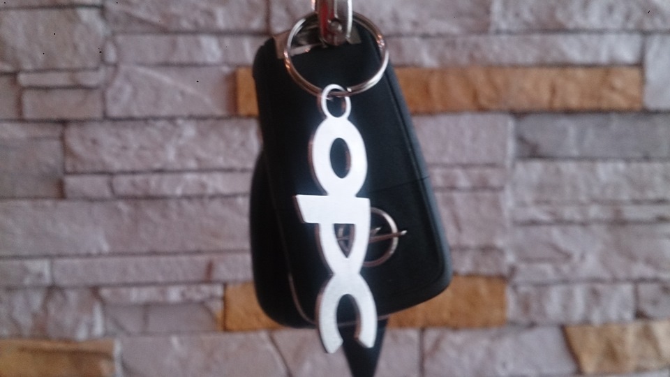 Брелок — Opel Astra J, 1,6 л, 2011 года | аксессуары | DRIVE2