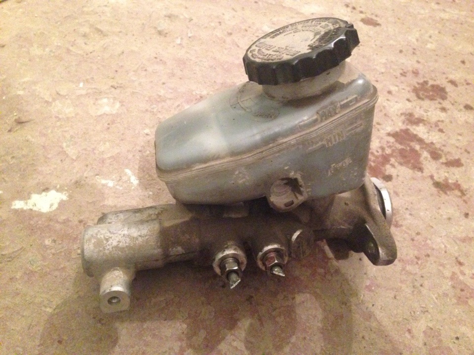 Замена ГТЦ и прокачка тормозов — Toyota Chaser (100), 2 л, 2000 года ...