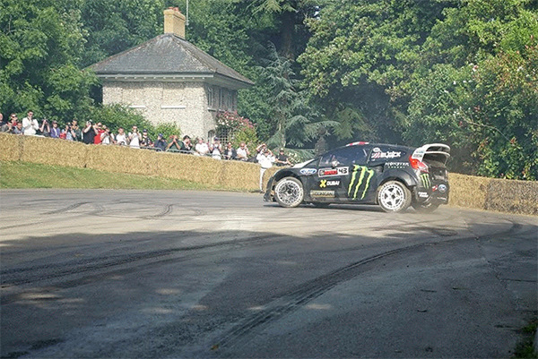 Звезда Gymkhana Кен Блок на Ford Fiesta ST RX43 на Фестивале скорости в ...