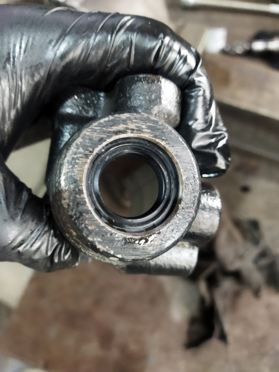 40. Устранение течи рул.рейки по бичу. — Mitsubishi Delica (L400), 2,8 ...