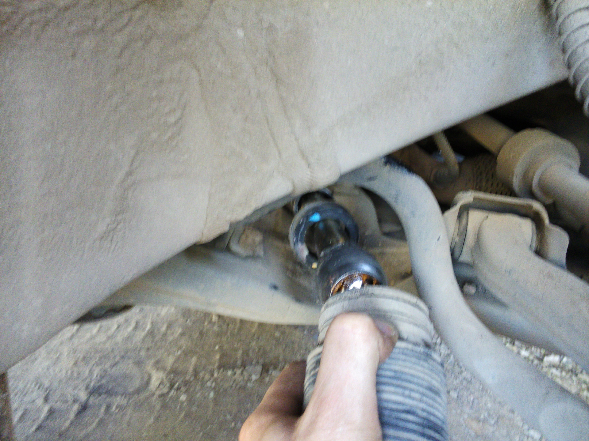 Замена втулки рулевой рейки. — KIA Rio (2G), 1,4 л, 2010 года | своими ...