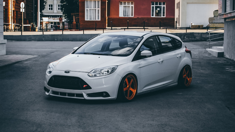 Ford Focus Hatchback III 1.6 бензиновый 2011 | stanced на DRIVE2