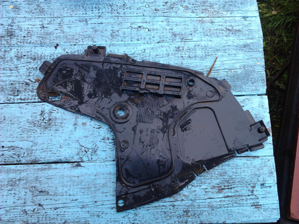 Пластмассовая защита днища на Renault Logan — Renault Logan (1G), 1,4 л ...