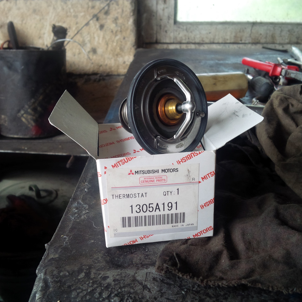 Замен а термостата — Mitsubishi Pajero (4G), 3,5 л, 2010 года | визит ...