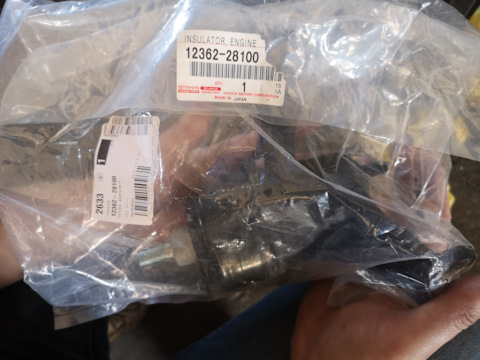 1236228100 ПОДУШКА ДВИГАТЕЛЯ ПРАВАЯ (ГИДРАВЛИЧЕСКАЯ) AT. TOYOTA LEXUS ...