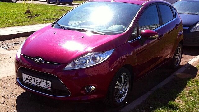 Ford Fiesta (Mk VI) 1.6 бензиновый 2011 | Hot magenta 120 л.с. на DRIVE2