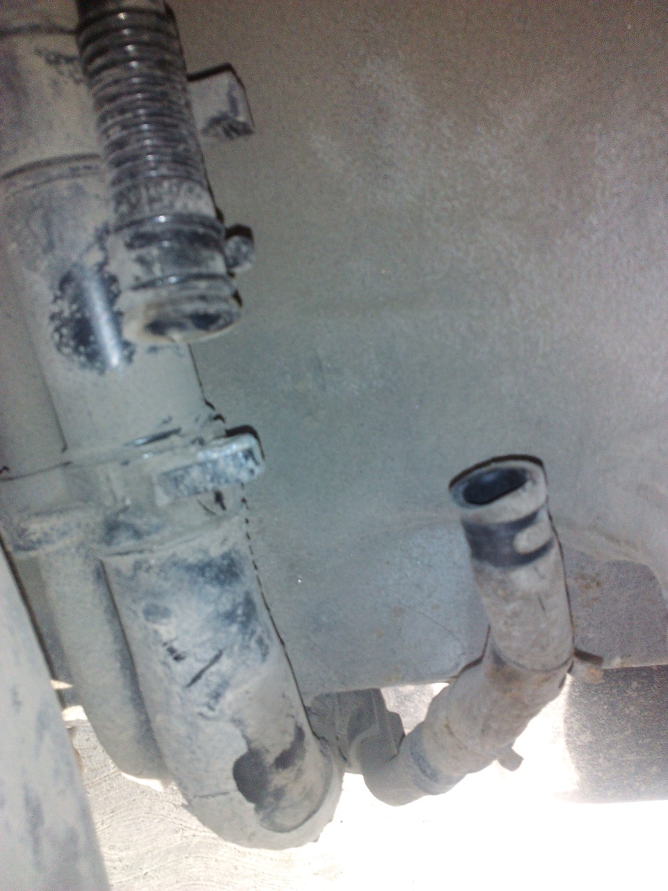 Замена воздушного фильтра топливного бака. — KIA Ceed (1G), 1,4 л, 2007 ...