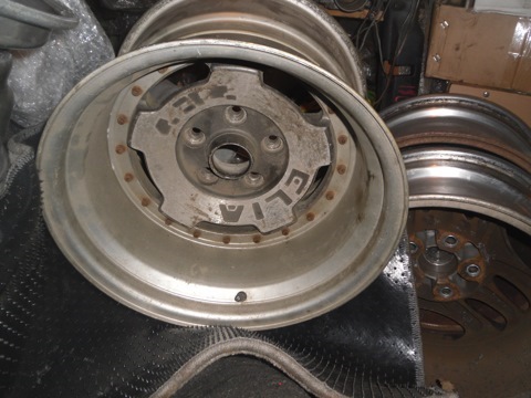 Интересно есть ли у кого интерес R15 12J диски адские ведра))) Japan ...