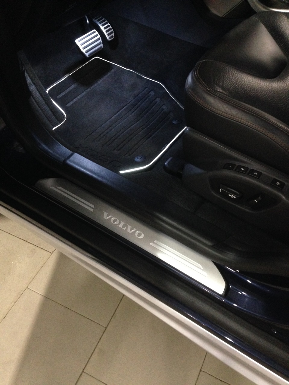 Накладки на пороги Volvo — Volvo XC60 (1G), 2,4 л, 2011 года ...